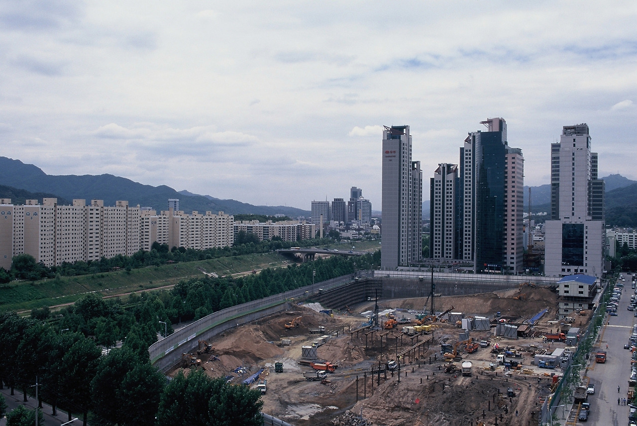 대한민국의 아파트를 보려거든 고개들어 도곡동을 보라
