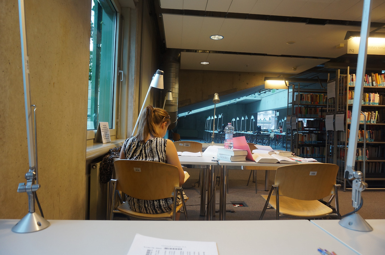 바르샤바 대학 도서관(BUW)의 "안"