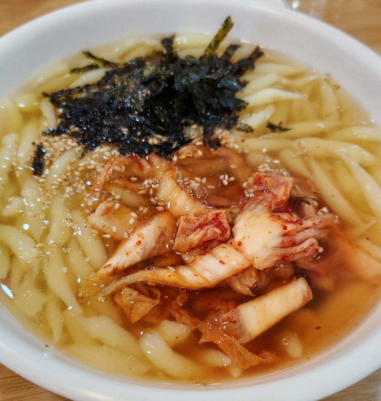 불편한 상황에서 웃음꽃이 활짝