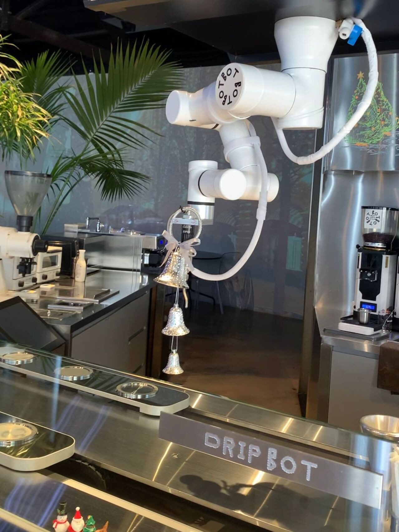 서빙 로봇, 셰프로 승진하다