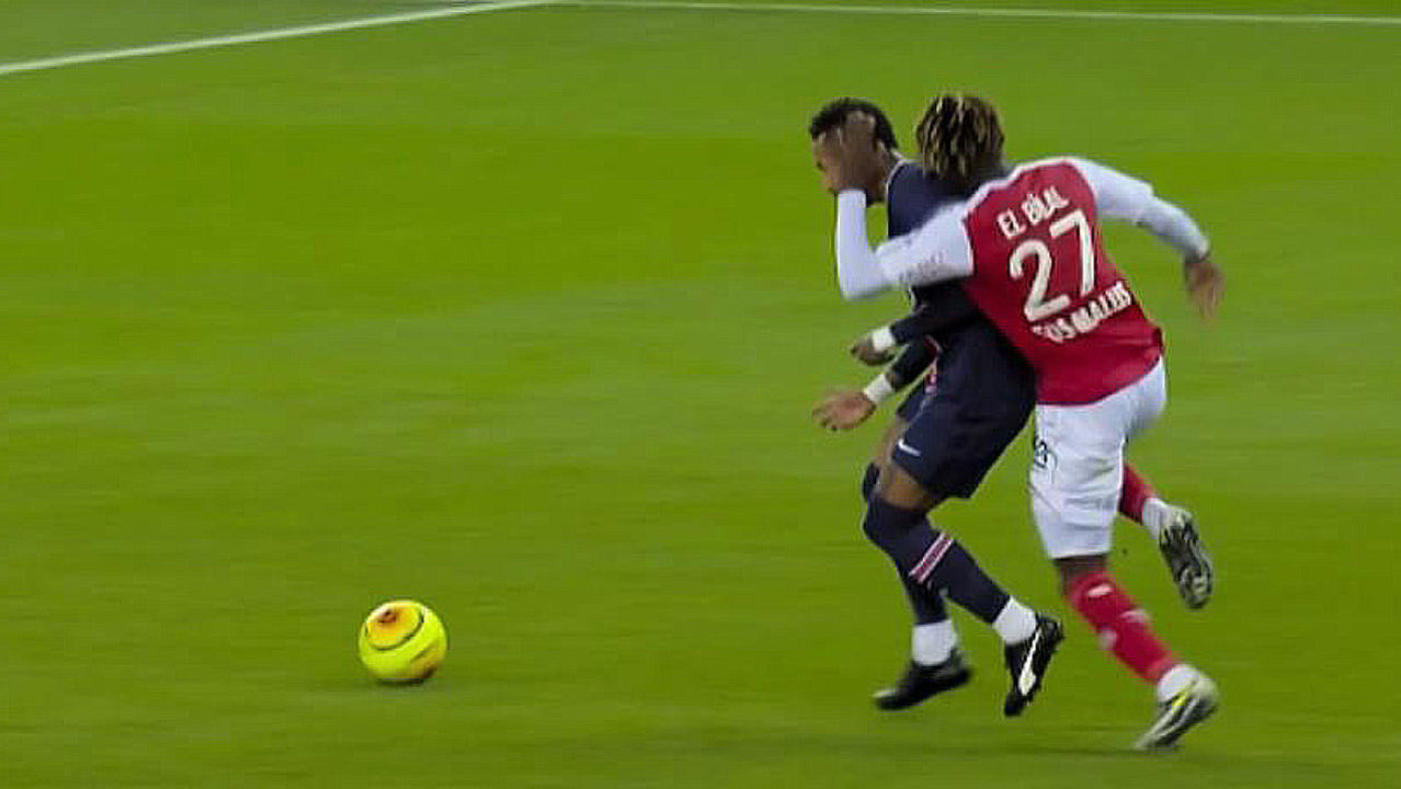 뺨 맞은 네이마르, 점점 더 뜨거워지는 양 팀의 경기 [랭스 vs PSG] | 다음스포츠