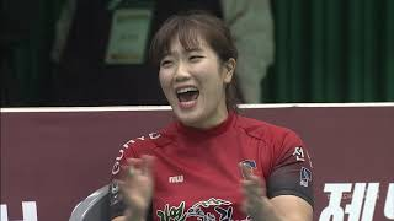 다음스포츠 | 여자부 단체전결승 국화급 김근혜 vs 서민희 [2020 안산김홍도장사씨름대회]